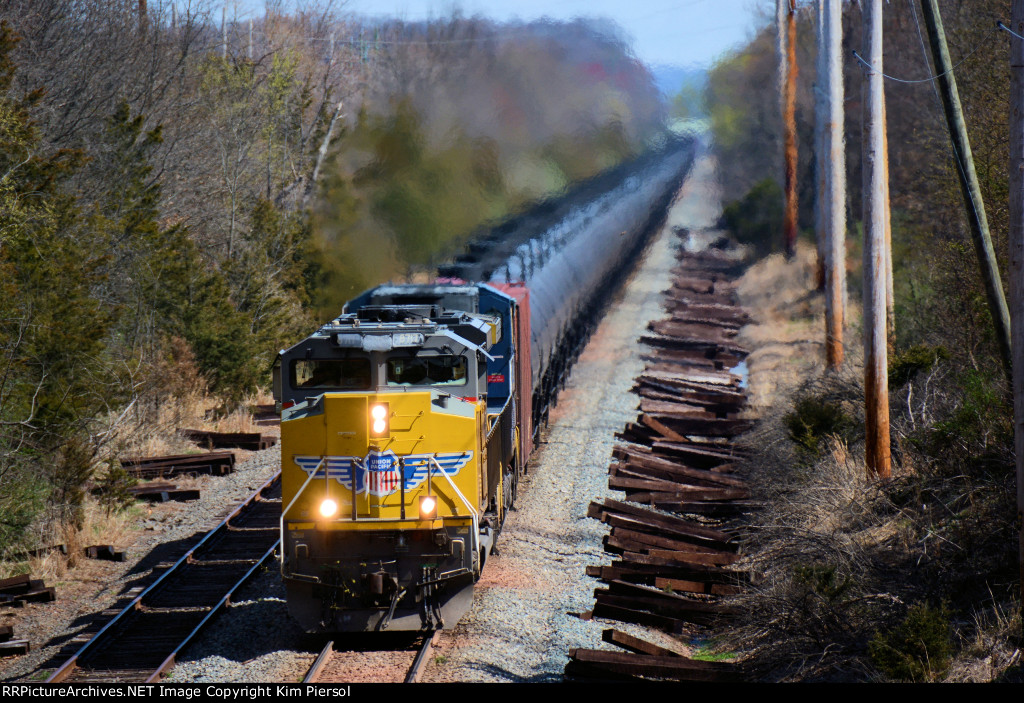 UP 8717 CSX Train K140 Crude Oil Loads